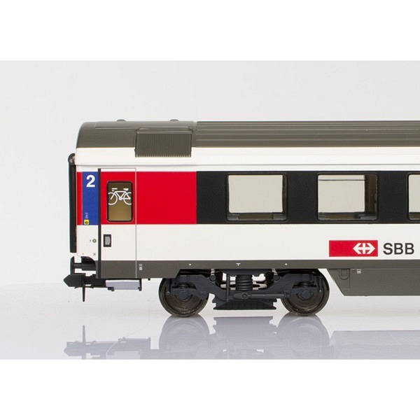Spur 1: SBB RIC Bpm 61 2. Klasse, Wagen-Nr. 61 85 20-90 342-7 CH-SBB verkürzte Länge = 760 mm ...